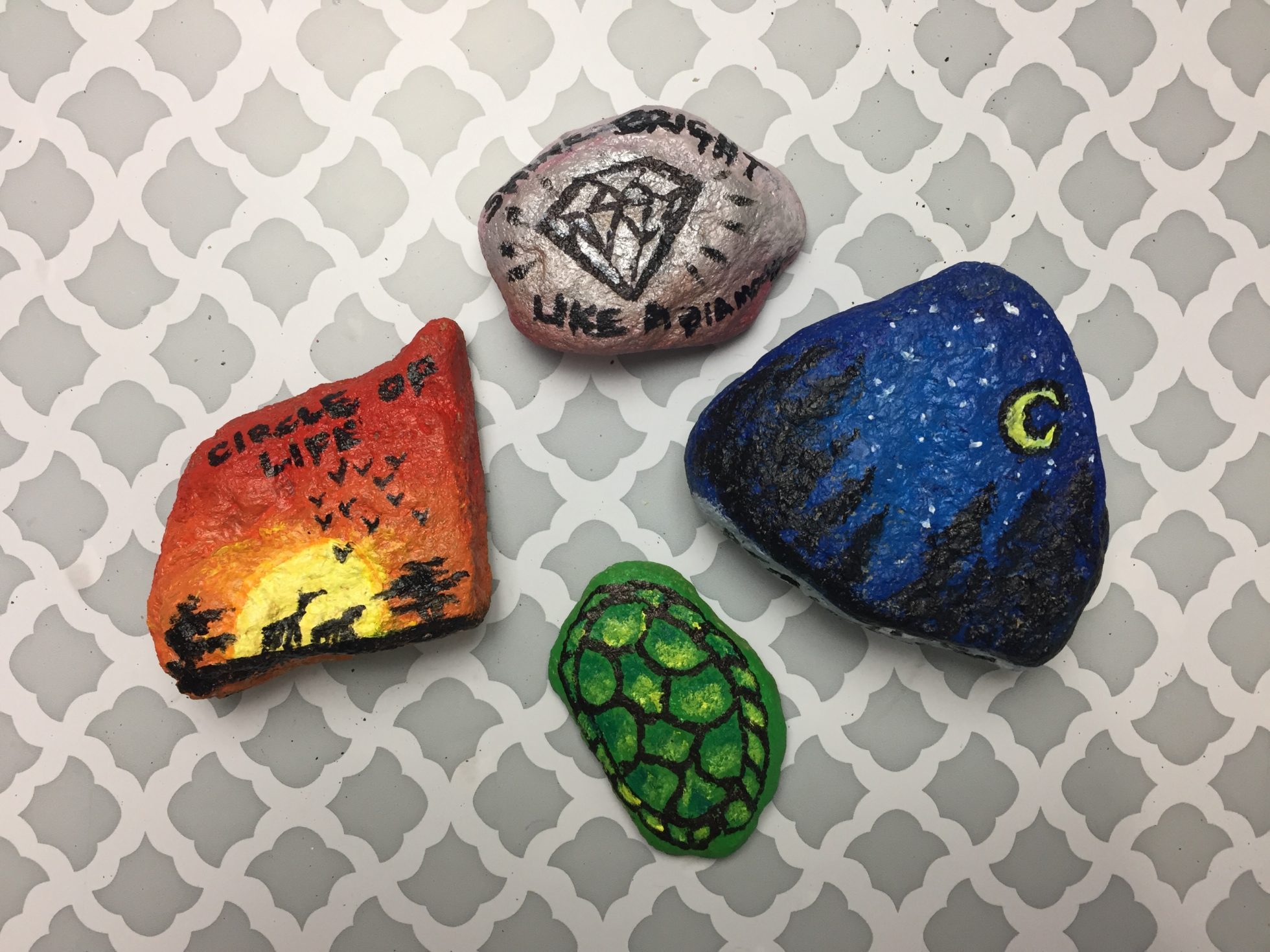 How to Make Kindness Rocks + 40 Sayings to Use